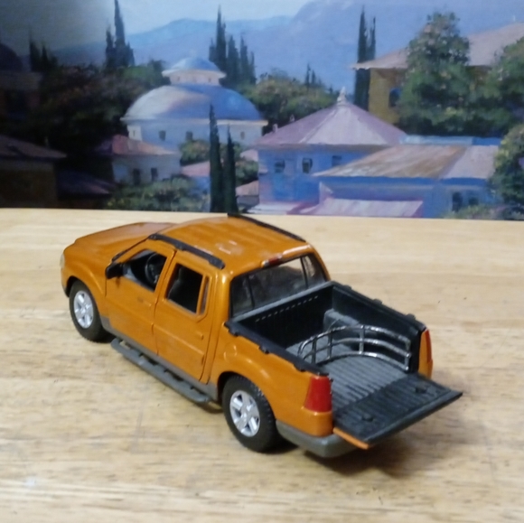 maisto | Toys | Vintage Maisto Ford Explorer 25 Scale Diecast Metal ...
